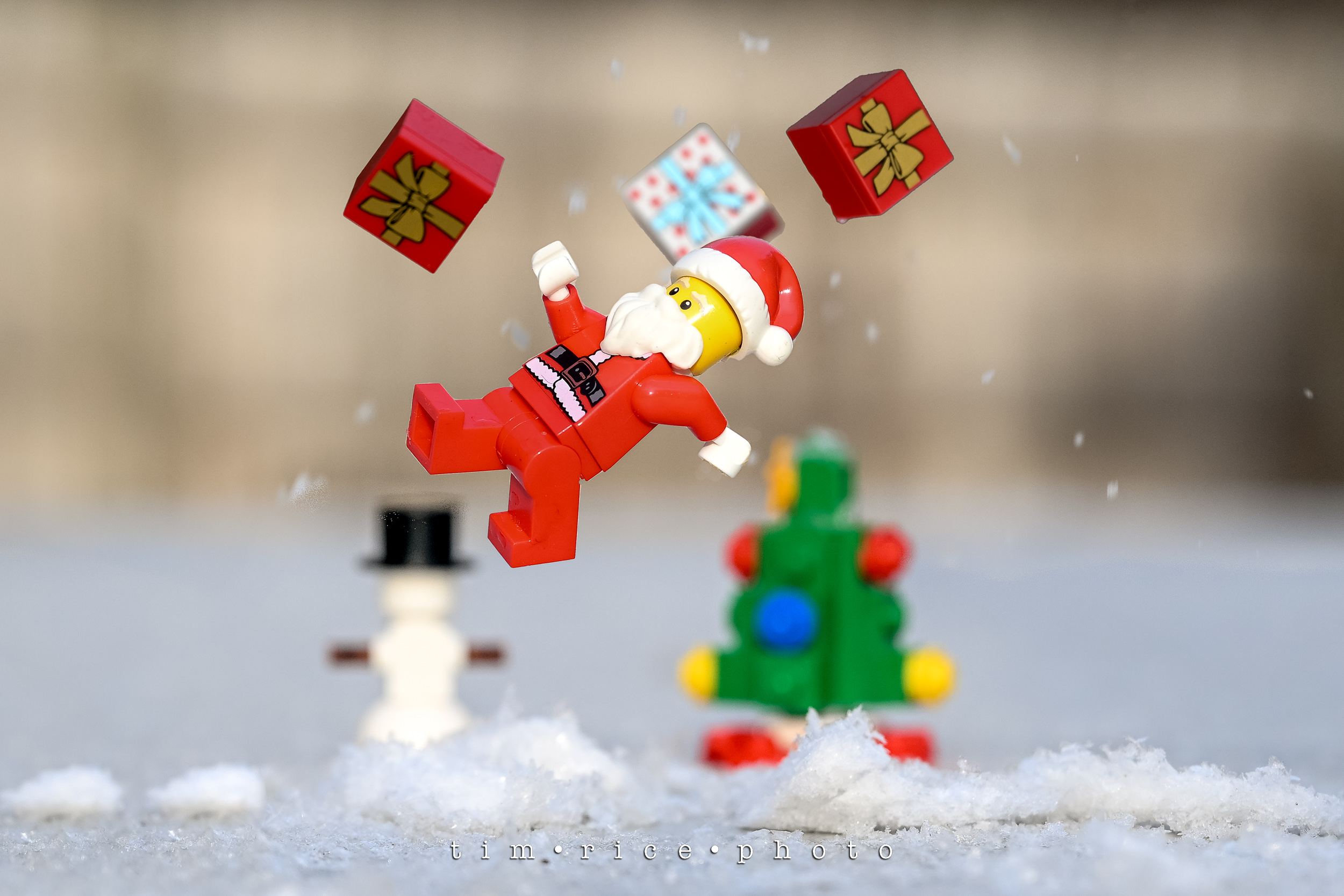 the dailypic 4831 yr14 083 Slipping Santa – tim rice photo