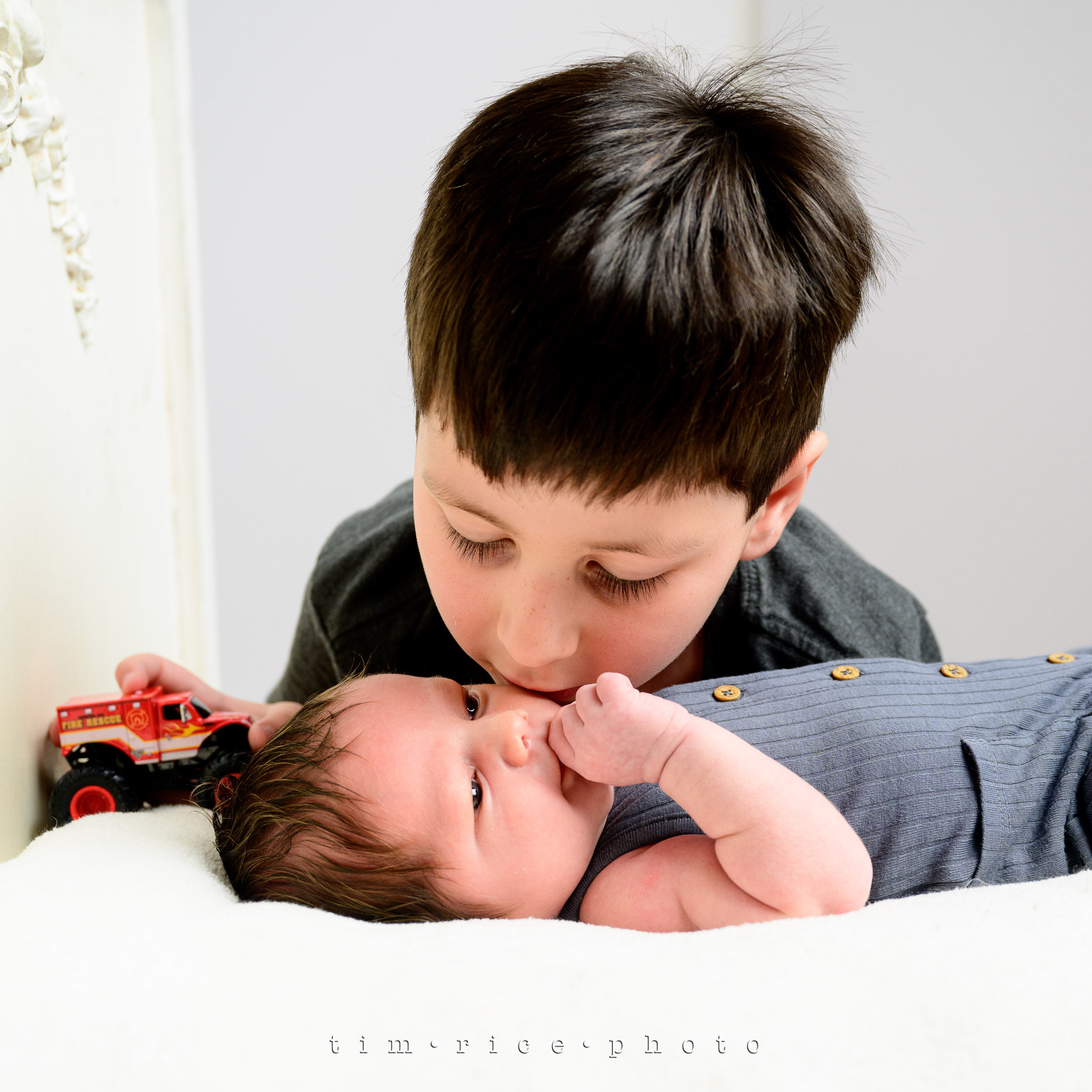 the dailypic 5066 yr14 318 George and Owen – tim rice photo